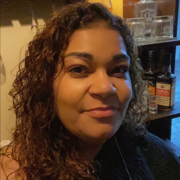 Elethia's Closet (@elethia424) | Poshmark